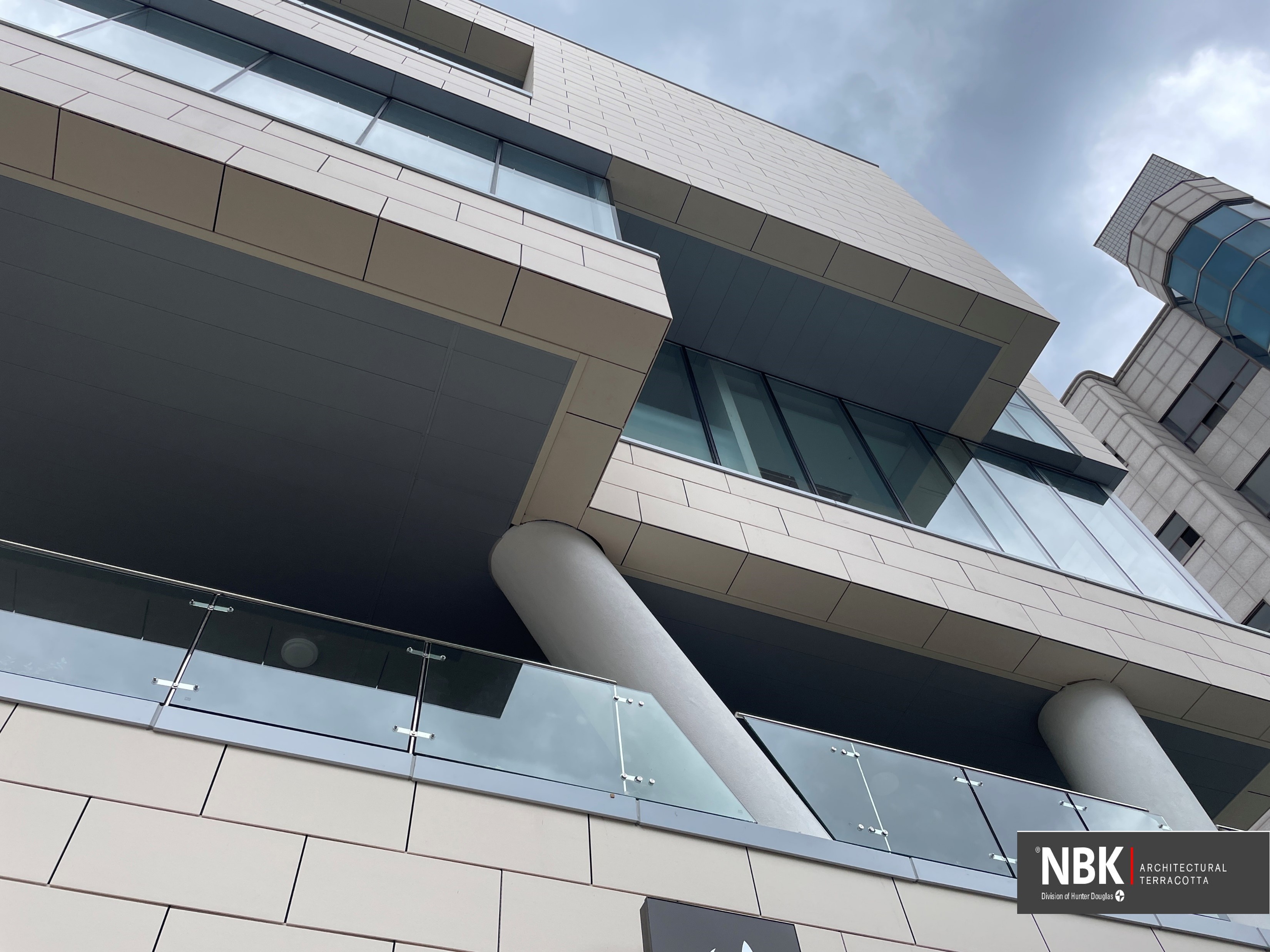 Project - 韩国良才停车场大厦